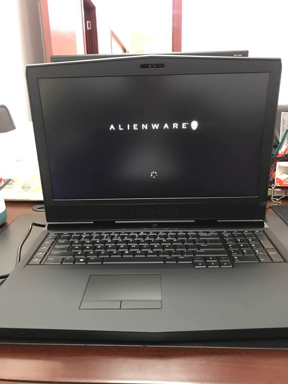 【电脑很酷，比想象中大...】Alienware M17 ALW17M-D4736B 笔记本电脑网友点评-ZOL中关村在线